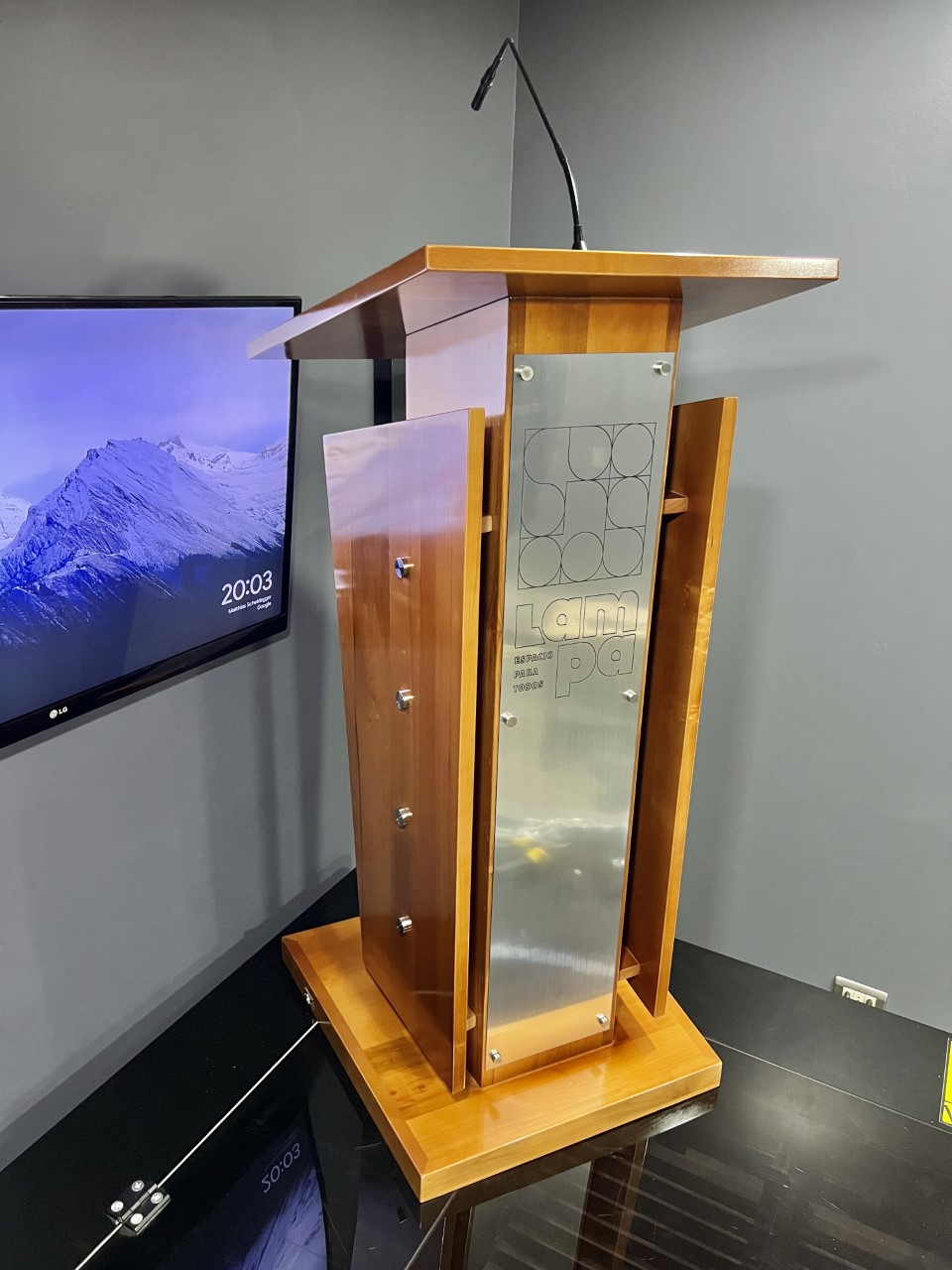 PÓDIUM MADERA SKU 10 – Podium Chile